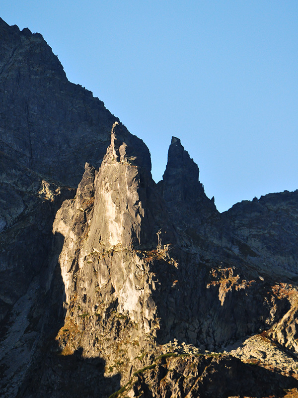 Mnich (2068 m). Przewodnik turystyczny - a41.pl