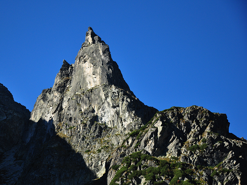 Mnich (2068 m). Przewodnik turystyczny - a41.pl
