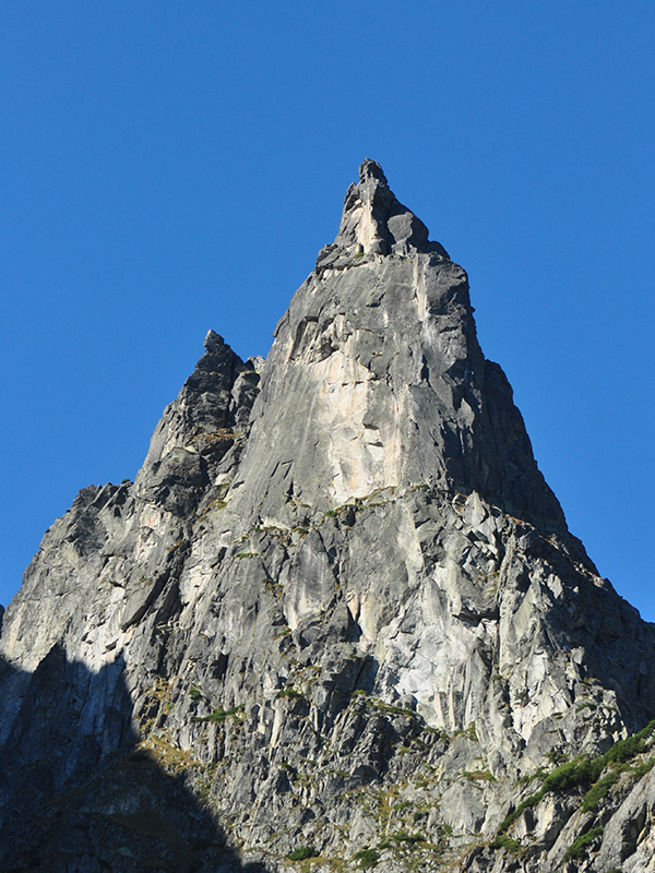 Mnich (2068 m). Przewodnik turystyczny - a41.pl